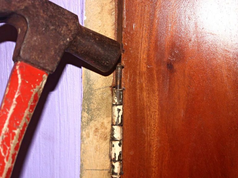 How To Fix A Squeaky Door - Crafty Little Gnome