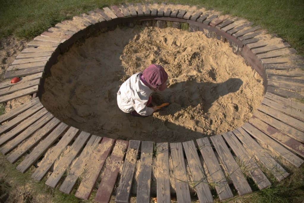 How To Build A Sandbox - Crafty Little Gnome